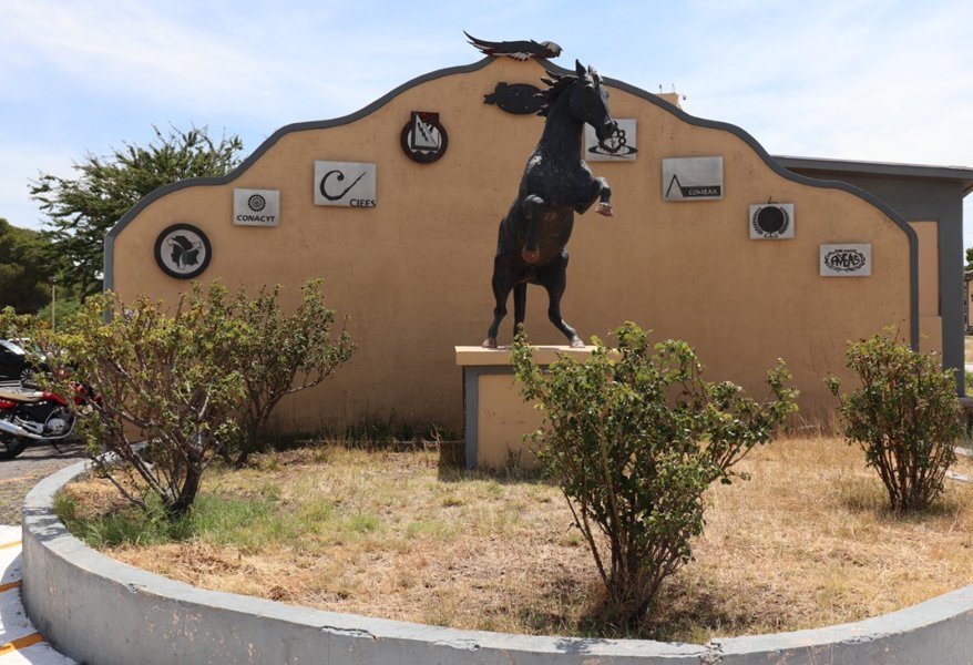 Rotonda “El Potro”, símbolo de identidad de Zootecnia y Ecología.