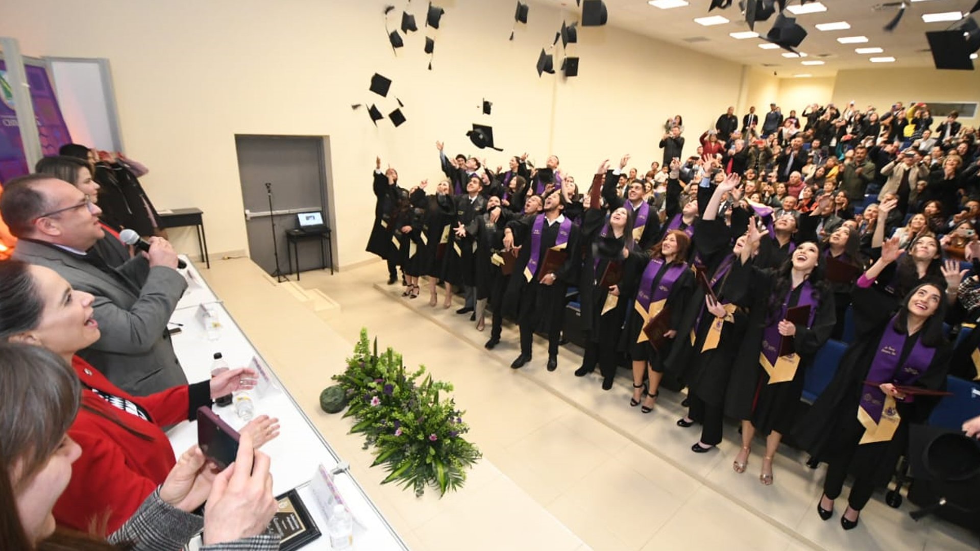 Egresan 30 nuevos profesionistas de la Facultad de Economía ...