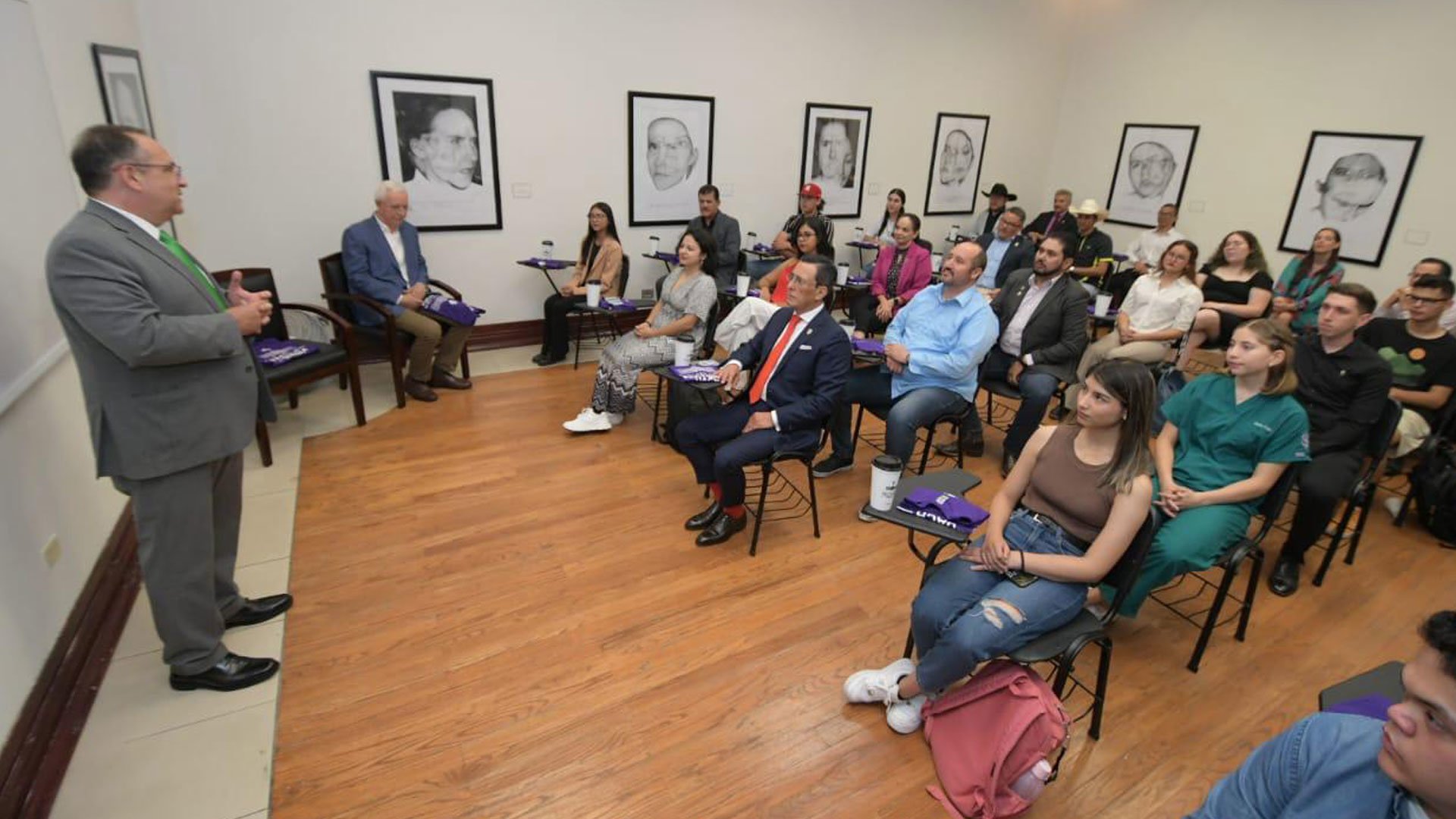 Inaugura Rector Rivera Campos "Clases en Rectoría".