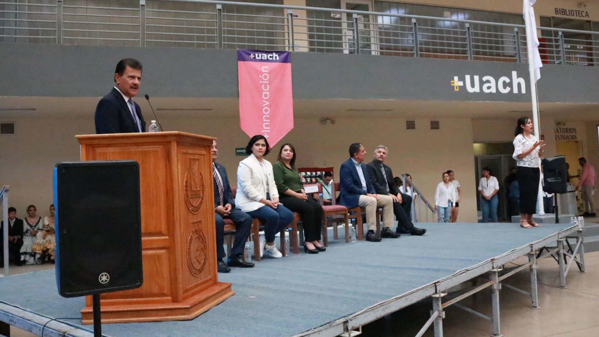 Promueve FCCF-UACH el respeto a los símbolos patrios en evento cívico