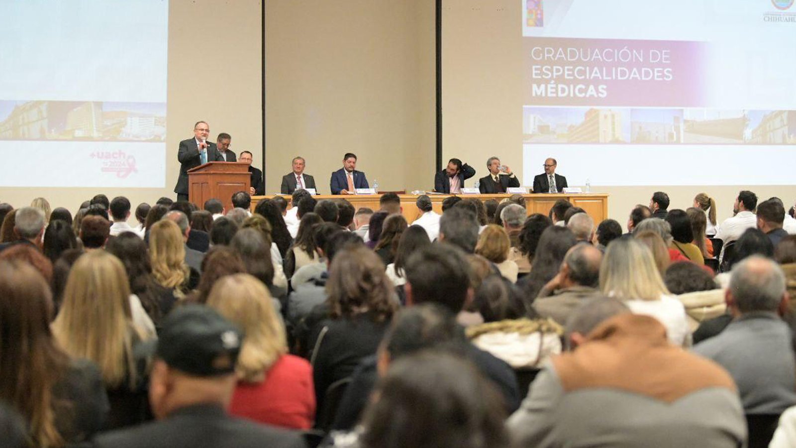 Se gradúan 113 médicos especialistas de la Facultad de Medicina y ...