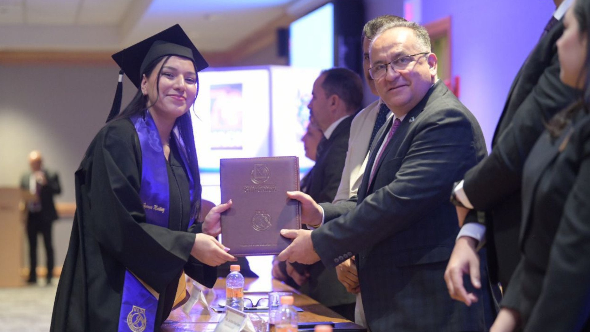Celebran en la Facultad de Ciencias de la Cultura Física la graduación de 54 nuevos profesionistas